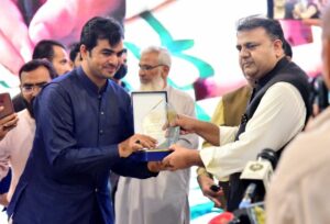 Fawad Chaudhry Wiki, Age, Caste, Wife, Children, Family, Biography ...