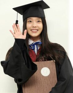 IU (singer) Wiki, Height, Age, Boyfriend, Family, Biography & More ...