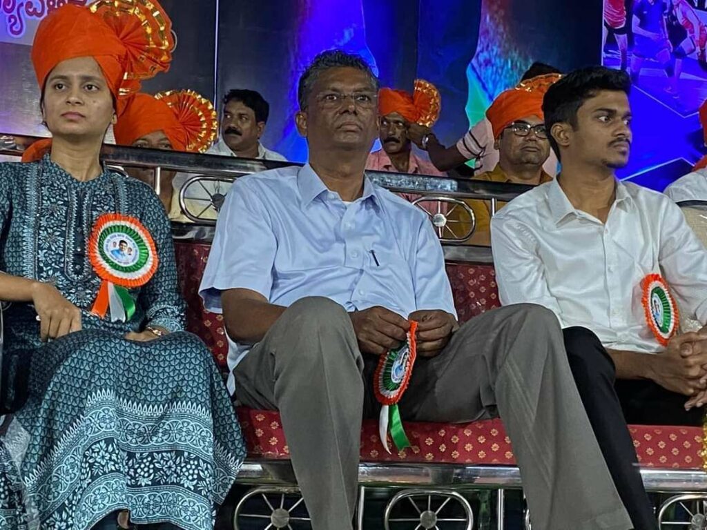 Satish Jarkiholi Wiki, Age, Caste, Wife, Children, Family, Biography ...