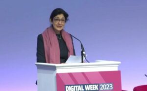 Aarti Holla-Maini Wiki, Age, Family, Biography & More - WikiBio