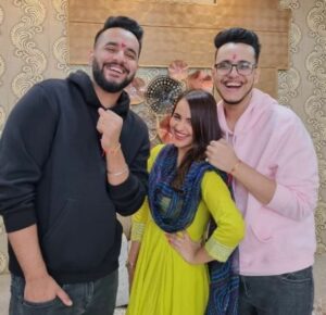 Dimple Malhan Wiki, Height, Age, Husband, Children, Family, Biography ...