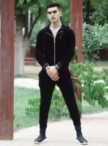 Aviral Gupta Wiki, Height, Age, Girlfriend, Family, Biography & More ...