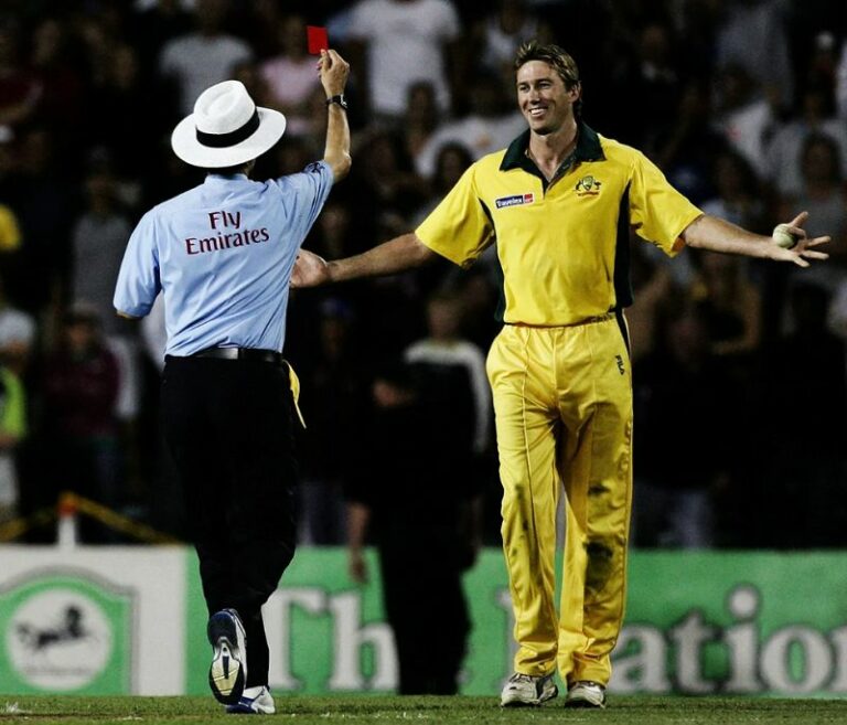 Billy Bowden Wiki, Height, Age, Wife, Children, Family, Biography ...