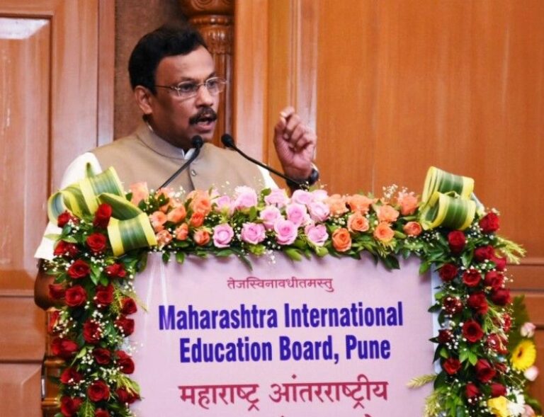 Vinod Tawde Wiki, Age, Caste, Wife, Children, Family, Biography - WikiBio