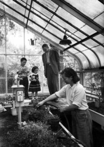 J. Robert Oppenheimer Wiki, Age, Death, Wife, Children, Family ...