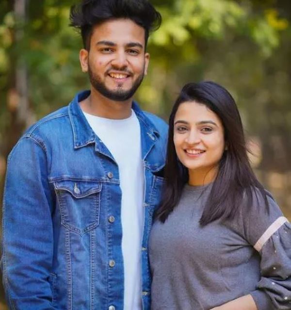 Kirti Mehra YouTuber Wiki Height Age Caste Boyfriend Family