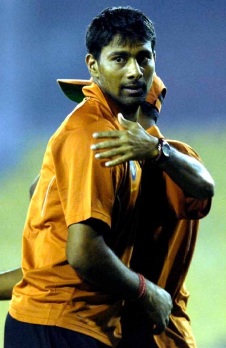 Praveen Kumar (Cricketer) Wiki, Height, Age, Wife, Children, Family ...