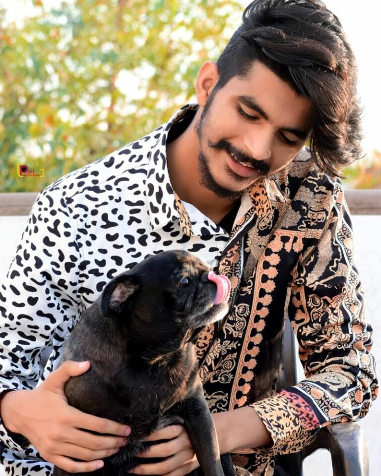 Gulzaar Chhaniwala Wiki, Age, Wife, Family, Biography & More - WikiBio