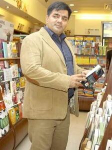 Hussain Zaidi, Age, Family, Wife, Biography & More - WikiBio