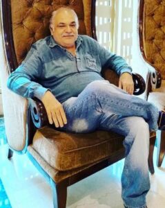 Manoj Bakshi Wiki, Height, Age, Wife, Children, Family, Biography ...