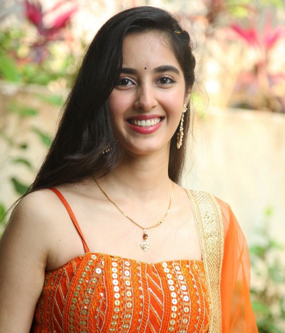 Simrat Kaur Wiki Height Age Boyfriend Family Biography More