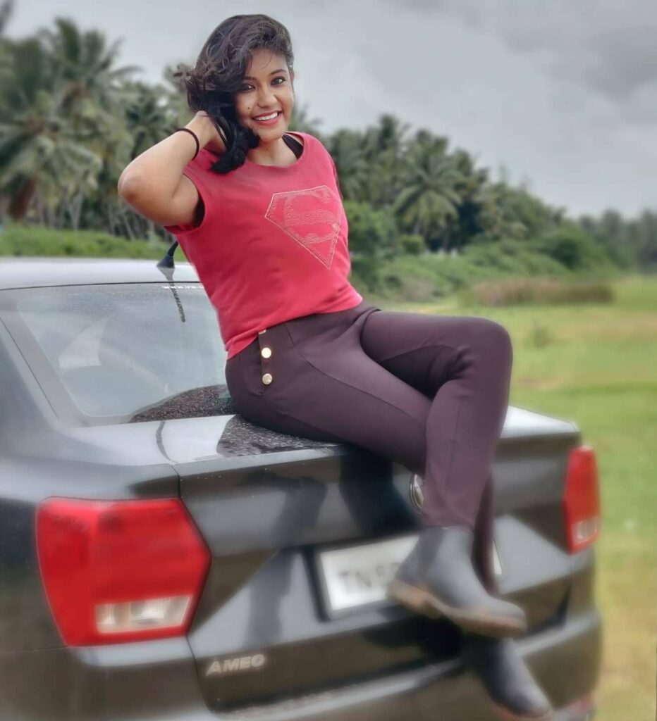 Sruthi Shanmuga Priya Wiki, Height, Age, Husband, Family, Biography ...