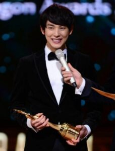 Im Si-wan Wiki, Height, Age, Girlfriend, Wife, Family, Biography & More ...