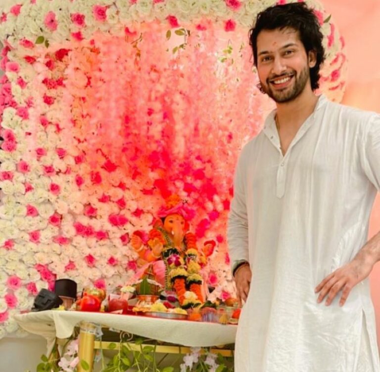 Namish Taneja Wiki, Age, Girlfriend, Wife, Family, Biography & More ...