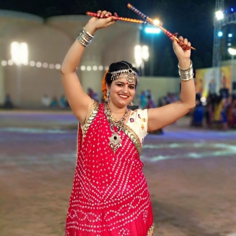 Neeru Yadav (Hockey Wali Sarpanch) Wiki, Age, Husband, Family ...