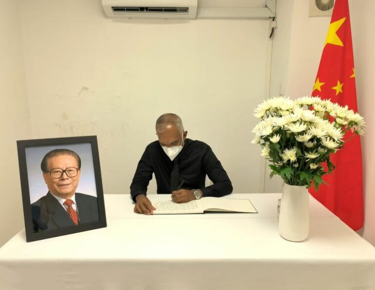 Mohamed Muizzu Wiki, Height, Age, Wife, Family, Biography - WikiBio