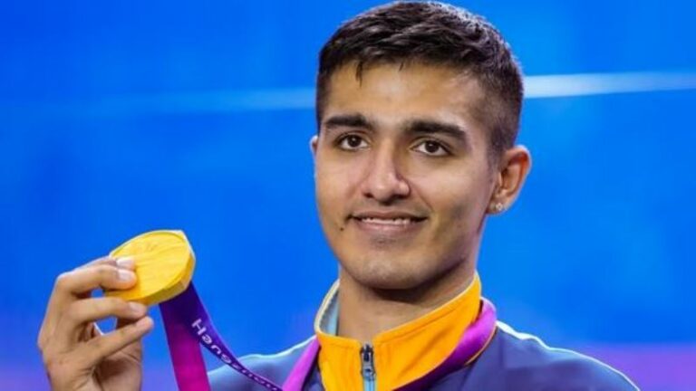 Abhay Singh (squash player) Wiki Height, Age, Wife, Family, Biography ...