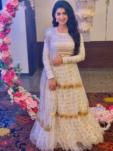 Isha Sharma Wiki, Height, Age, Boyfriend, Family, Biography & More ...