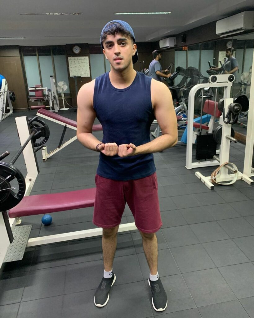 Zen Sajnani Wiki, Height, Age, Girlfriend, Family, Biography & More ...