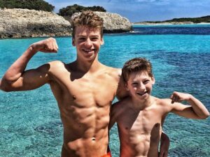 Léon Marchand Wiki, Height, Age, Girlfriend, Family, Biography & More ...