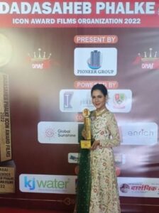 Twinkle Vasisht Wiki, Height, Age, Boyfriend, Family, Biography & More ...