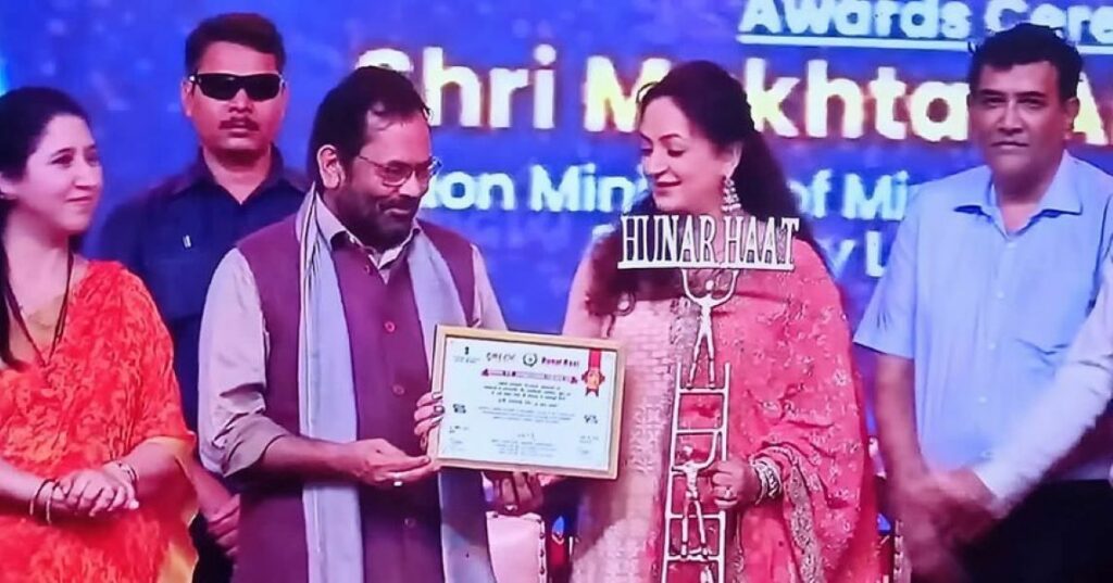 Upasana Singh Wiki, Height, Age, Husband, Children, Family, Biography ...