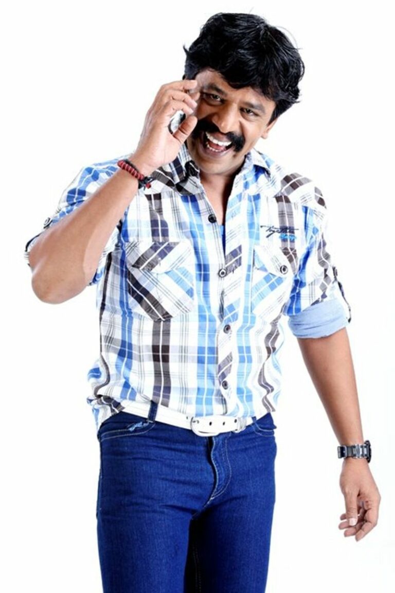 Upendra Limaye Wiki, Height, Age, Wife, Family, Biography & More - WikiBio