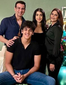 Neelam Singh (Ronit Roy's Wife) Wiki, Height, Age, Children, Family ...