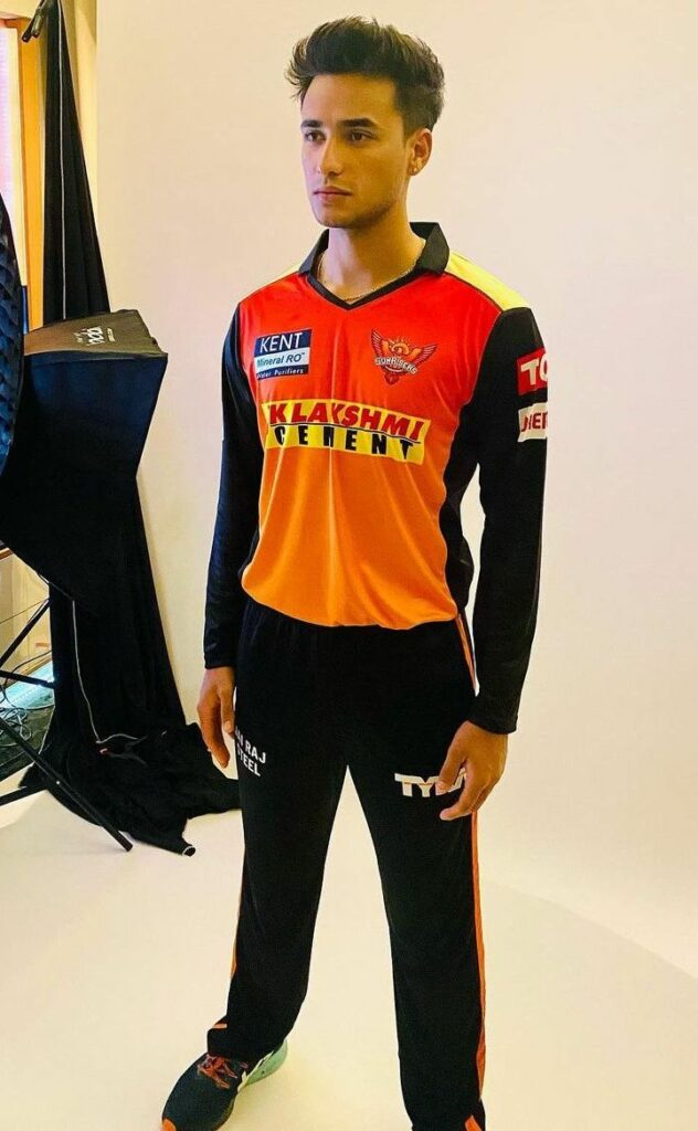 Abhishek Sharma (Cricketer) Wiki, Height, Age, Girlfriend, Family ...