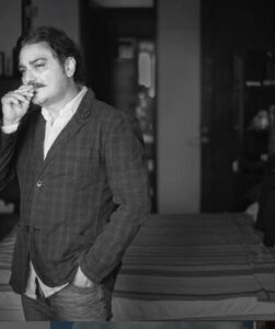 Vinay Pathak Wiki, Height, Age, Wife, Children, Family, Biography ...