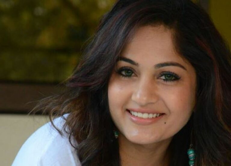 Maadhavi Latha (Actress) Wiki, Height, Age, Husband, Family, Biography ...