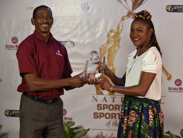 Steve Bucknor Wiki, Height, Age, Wife, Family, Biography & More - WikiBio